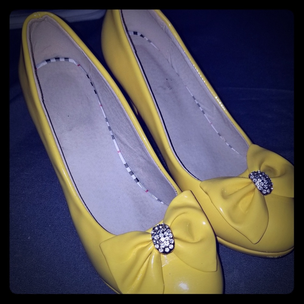 Beautiful Retro Yellow Shoes - Gem